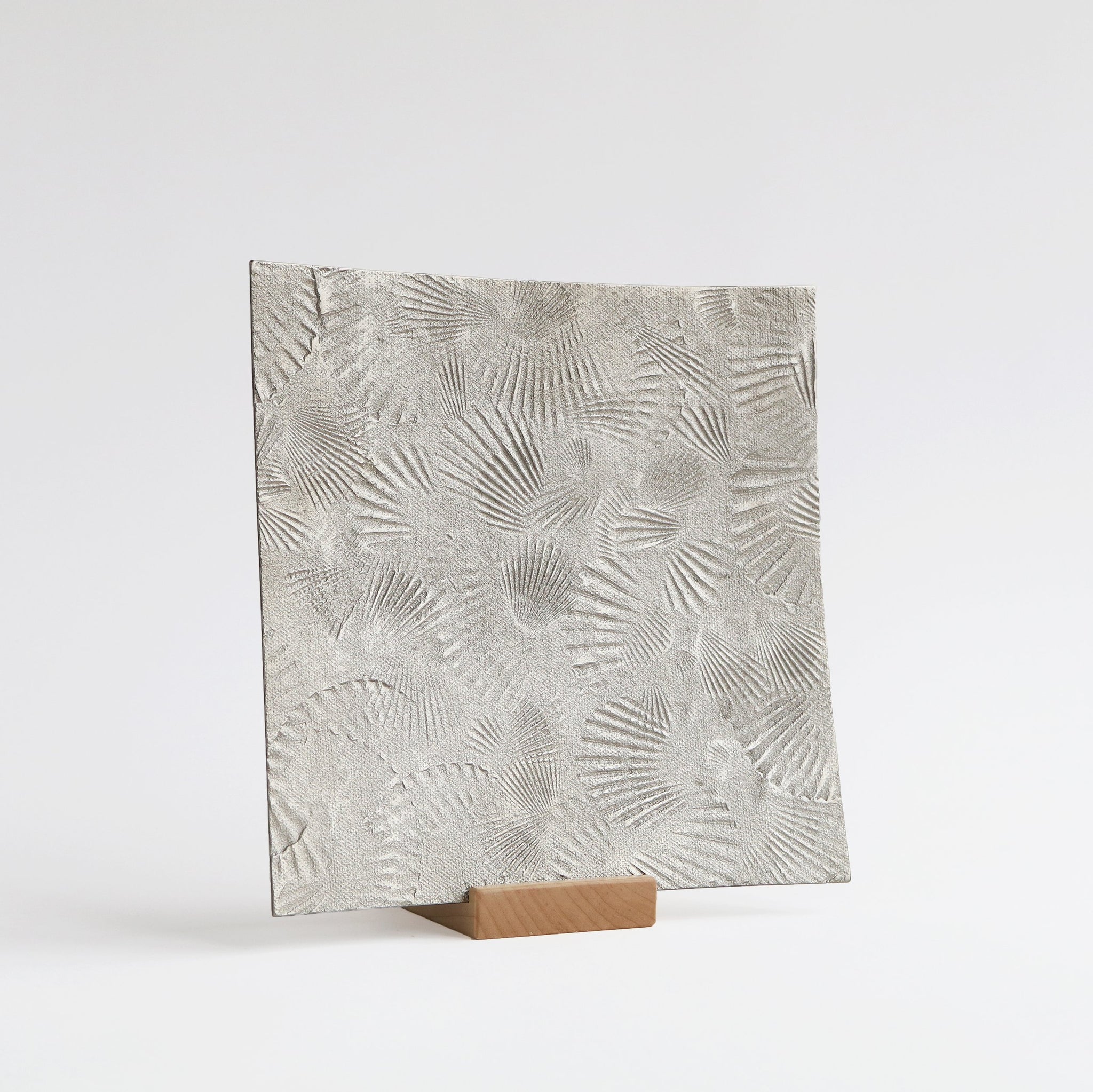 Scallop Metal Serving Platter - Chef's Bright