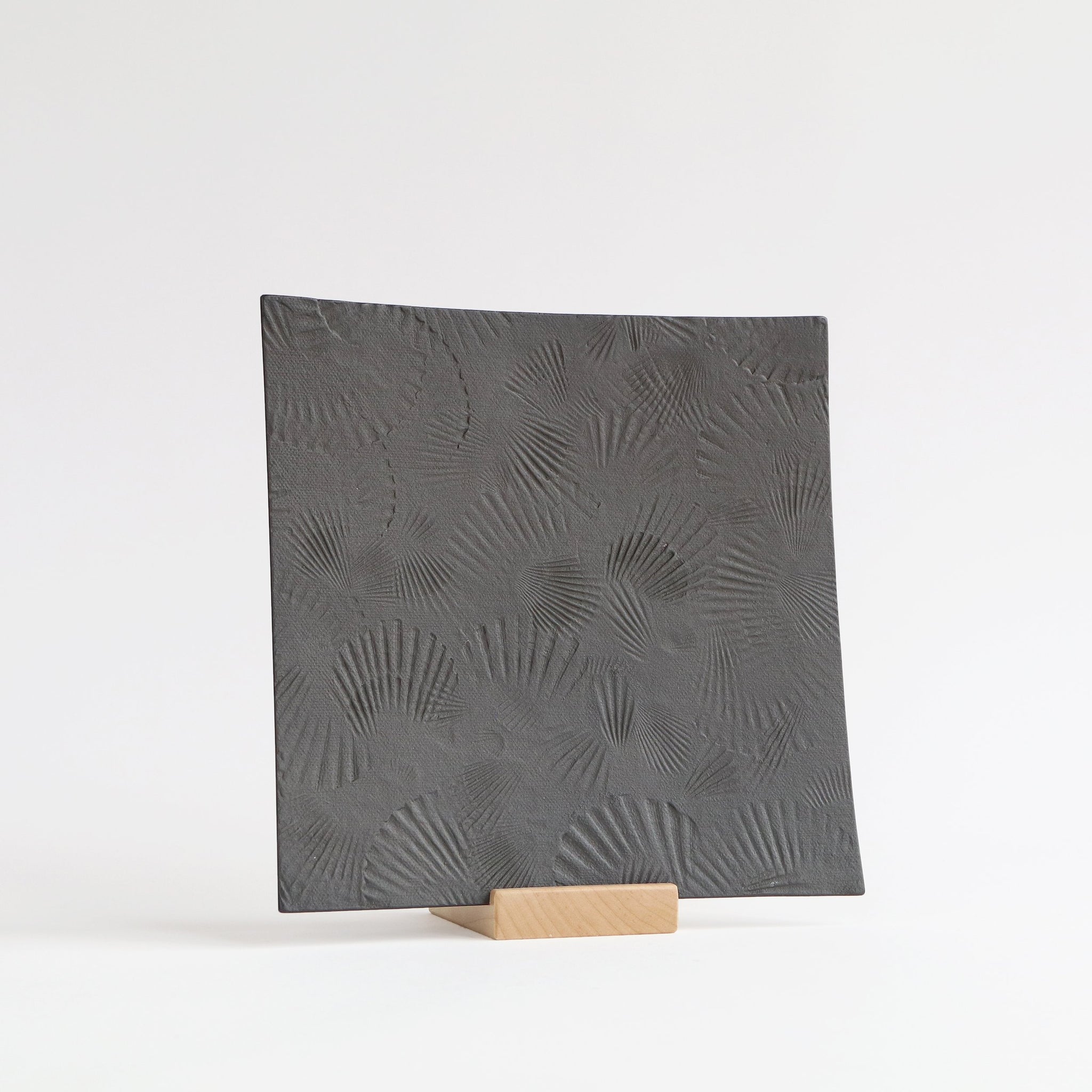 Scallop Metal Serving Platter - Matte Black